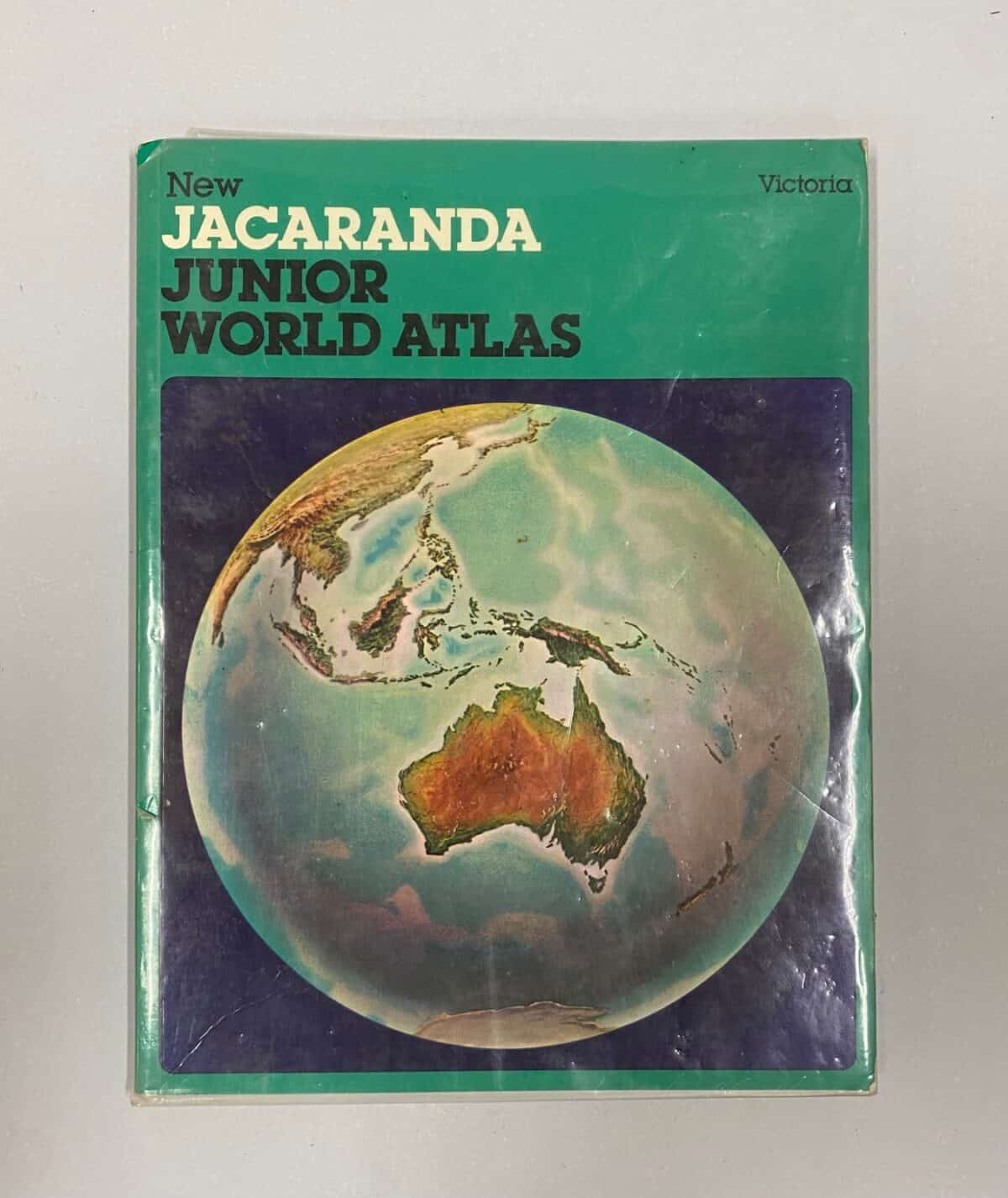 New Jacaranda Junior World Atlas 1982 Victoria | Fusspots at Inglewood